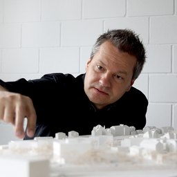 Team knüpft Fachkräfte effizient zusammen.